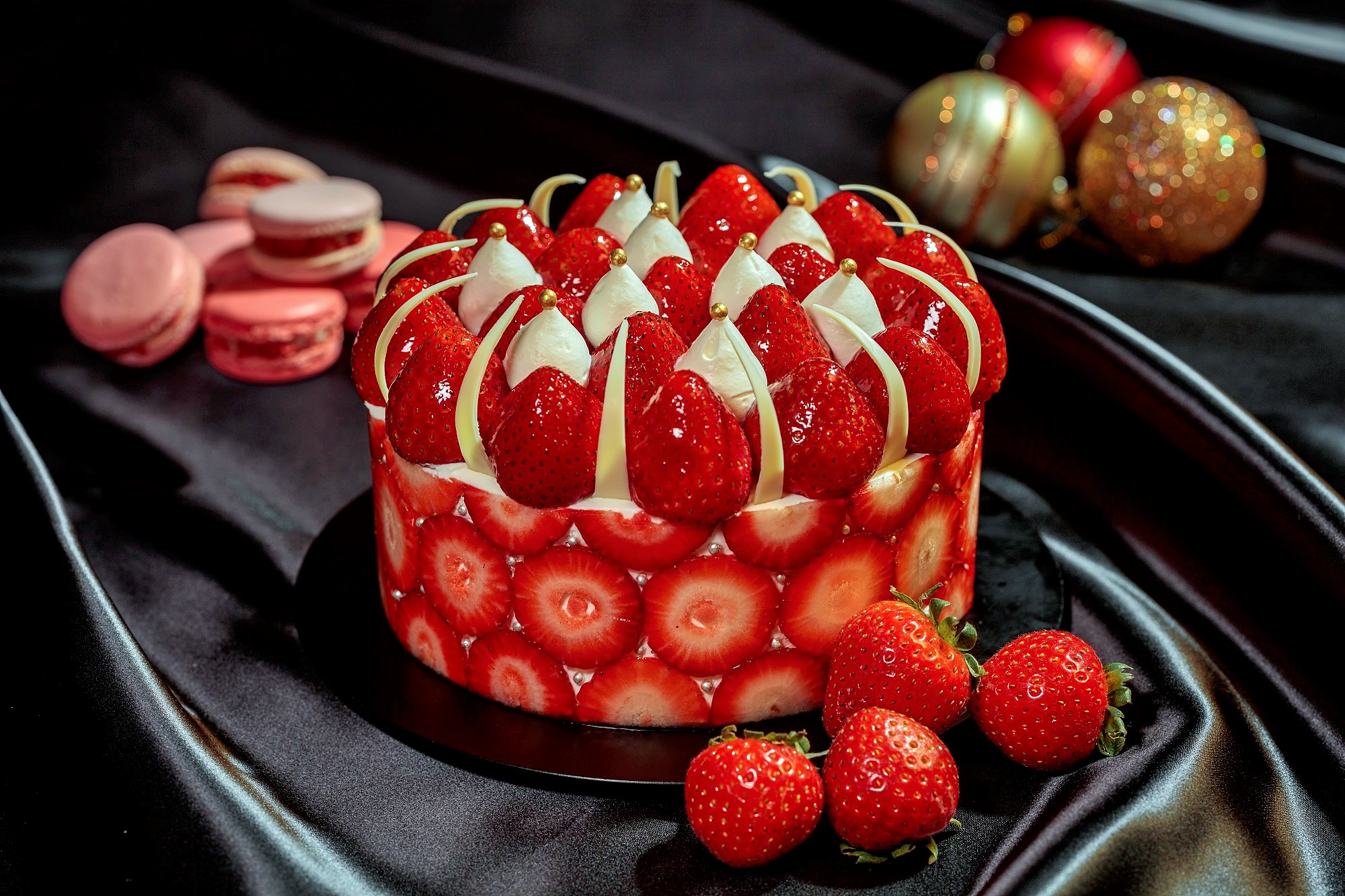 広島：あまおう35個使用「極（kiwami）ティアラ・ストロベリー」1個15000円、オンライン限定30個の抽選販売 - CakeNews-ケーキニュース-